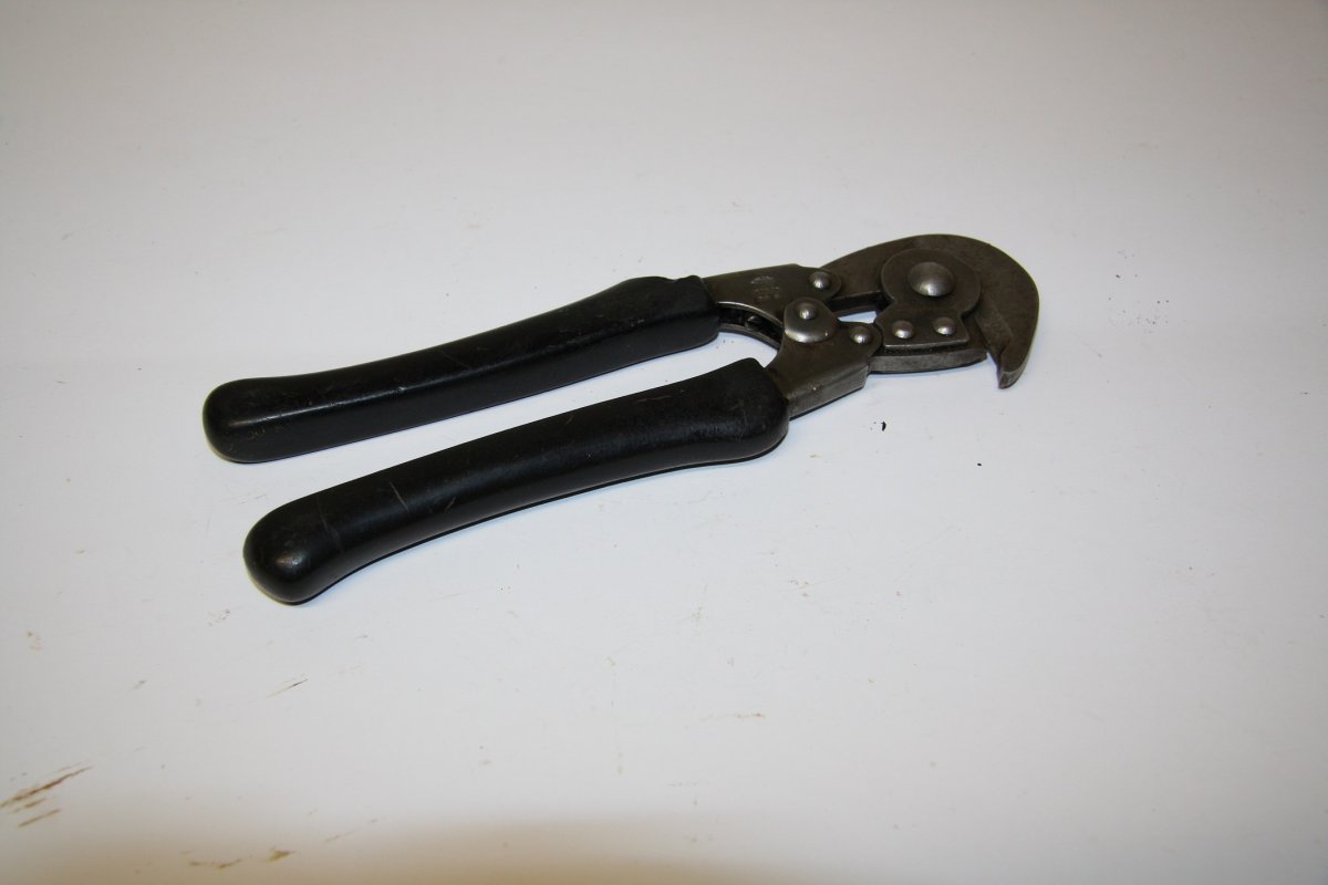 Wire cutter US 1944 + Danish "crown" and markings